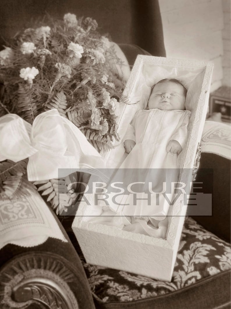 HAUNTING POST MORTEM - Beautiful Child in a Glass Covered Box - Circa ...