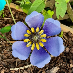 1 Fancy Metal BUTTERCUP 18 High / Lavender-blue-yellow Garden Stakes ...