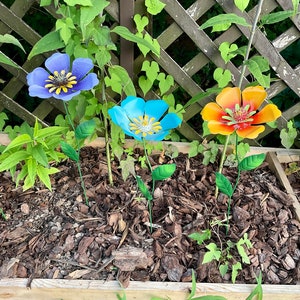 1 Fancy Metal BUTTERCUP 18 High / Lavender-blue-yellow Garden Stakes ...