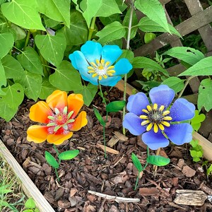 1 Fancy Metal BUTTERCUP 18 High / Lavender-blue-yellow Garden Stakes ...
