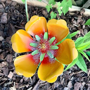 1 Fancy Metal BUTTERCUP 18 High / Lavender-blue-yellow Garden Stakes ...