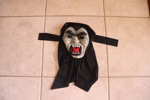 Werewolf/Monster Halloween Costume/Mask and Gown/Size… - Gem