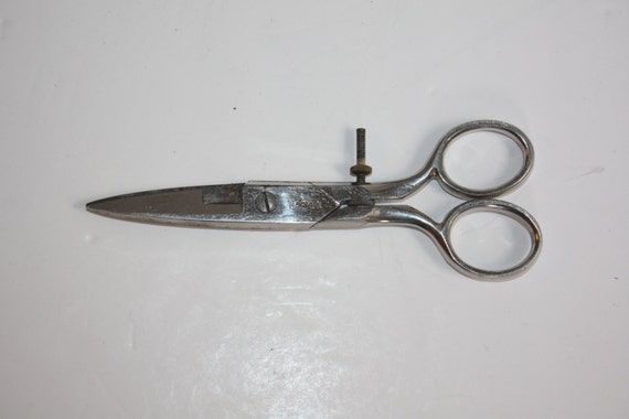 Items similar to Very Sharp Vintage Larkin Buttonhole Scissors ...
