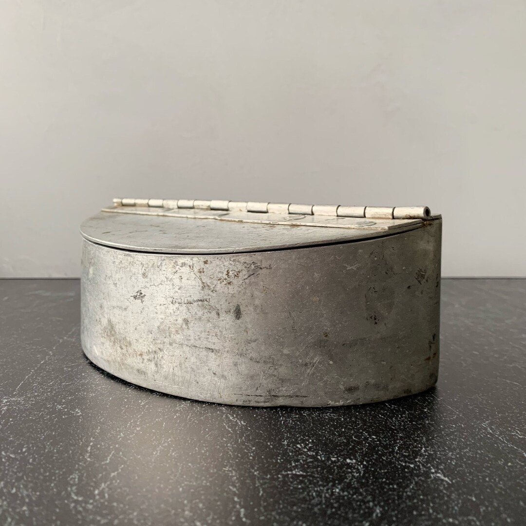 Vintage Metal Case - Etsy