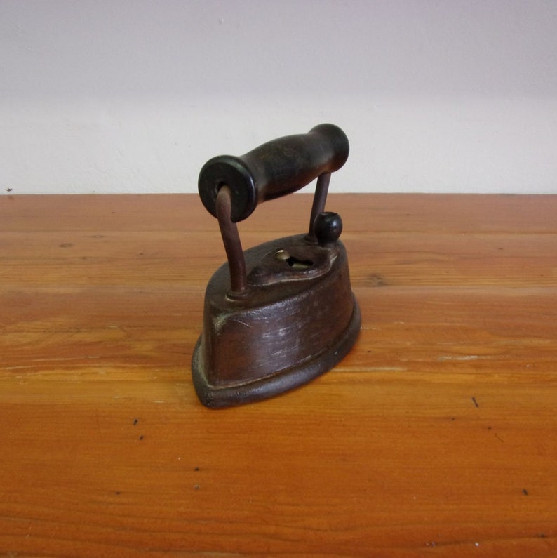 Antique Vulcan Sad Iron and Cover - Etsy