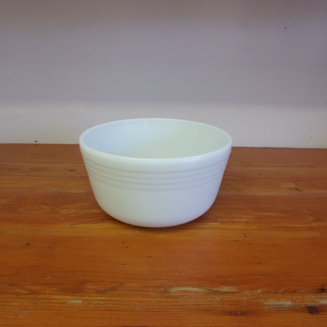 Vintage Pyrex Stand Mixer Milk Glass Bowl - Etsy