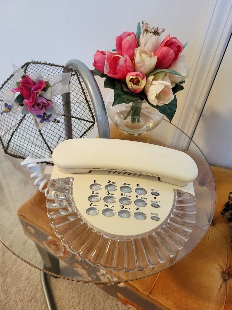 Retro Working Table-top Vintage Telephone Clamshell Design Cream Push ...