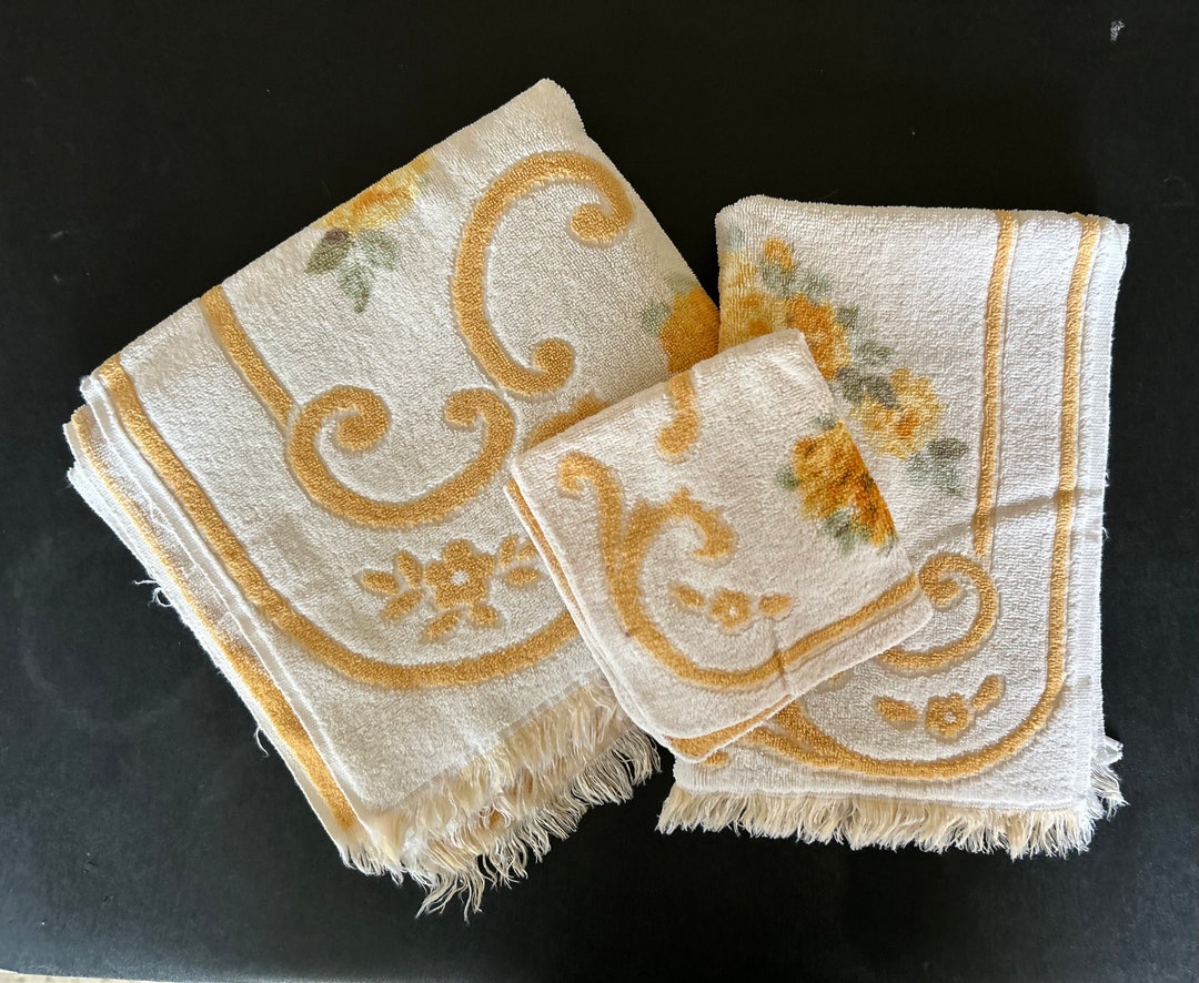 Set of Vintage 1960's Gold and White Roses Screen Print by Sayco Bath ...