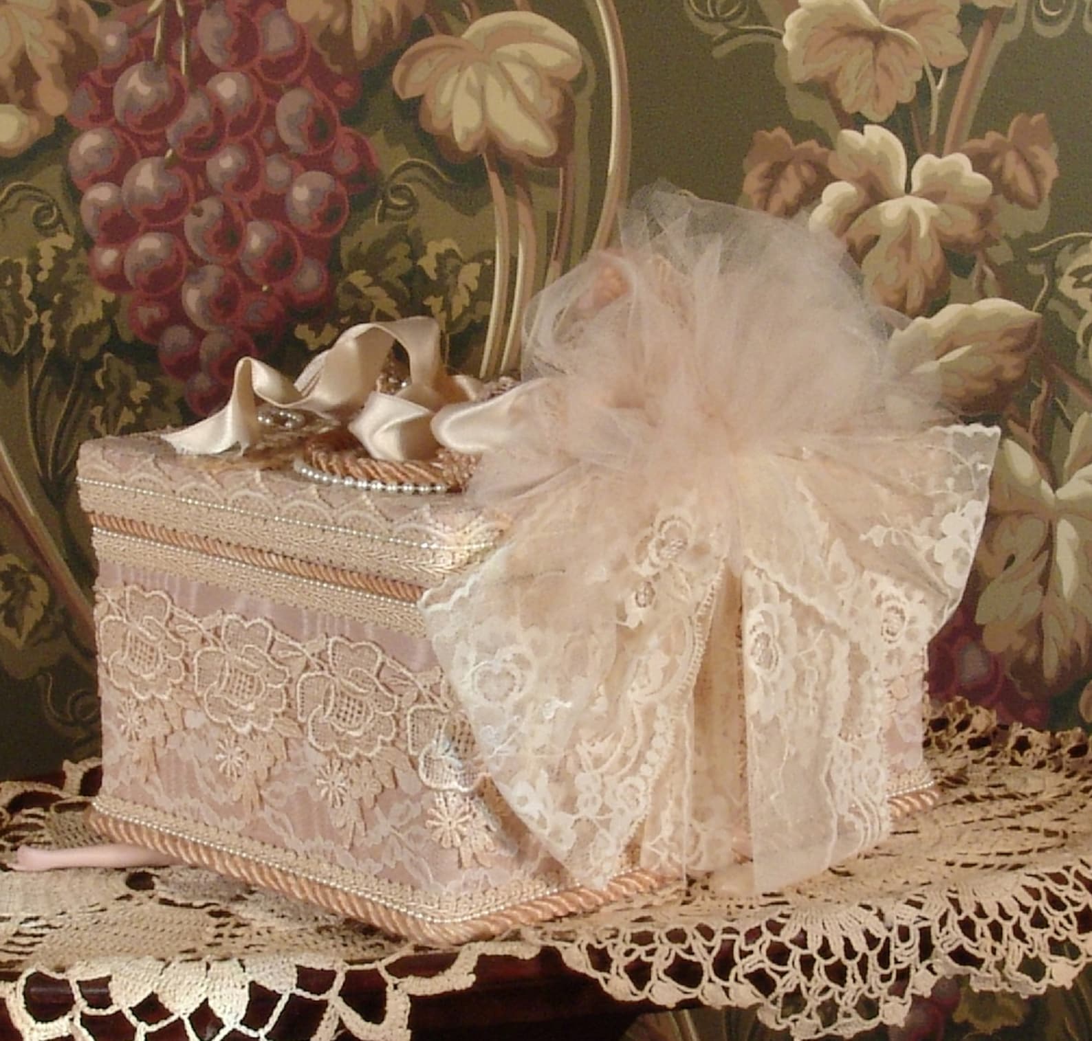 Victorian Keepsake / Trinket / Hat Box Large Square Vintage - Etsy
