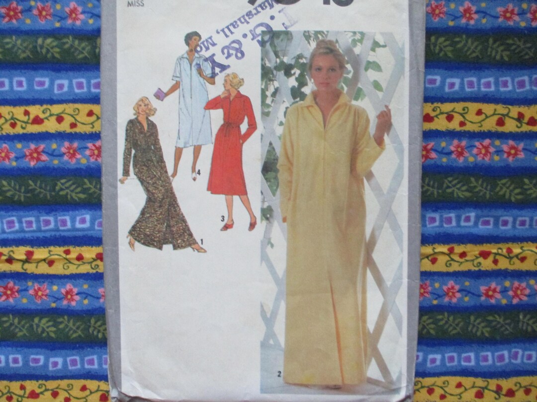 Vintage 1970s Simplicity Sewing Pattern 9048 Misses Robe in Two Lengths ...