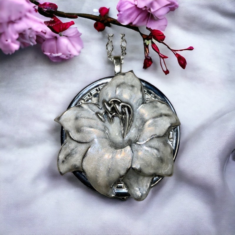 Lily Locket - Etsy