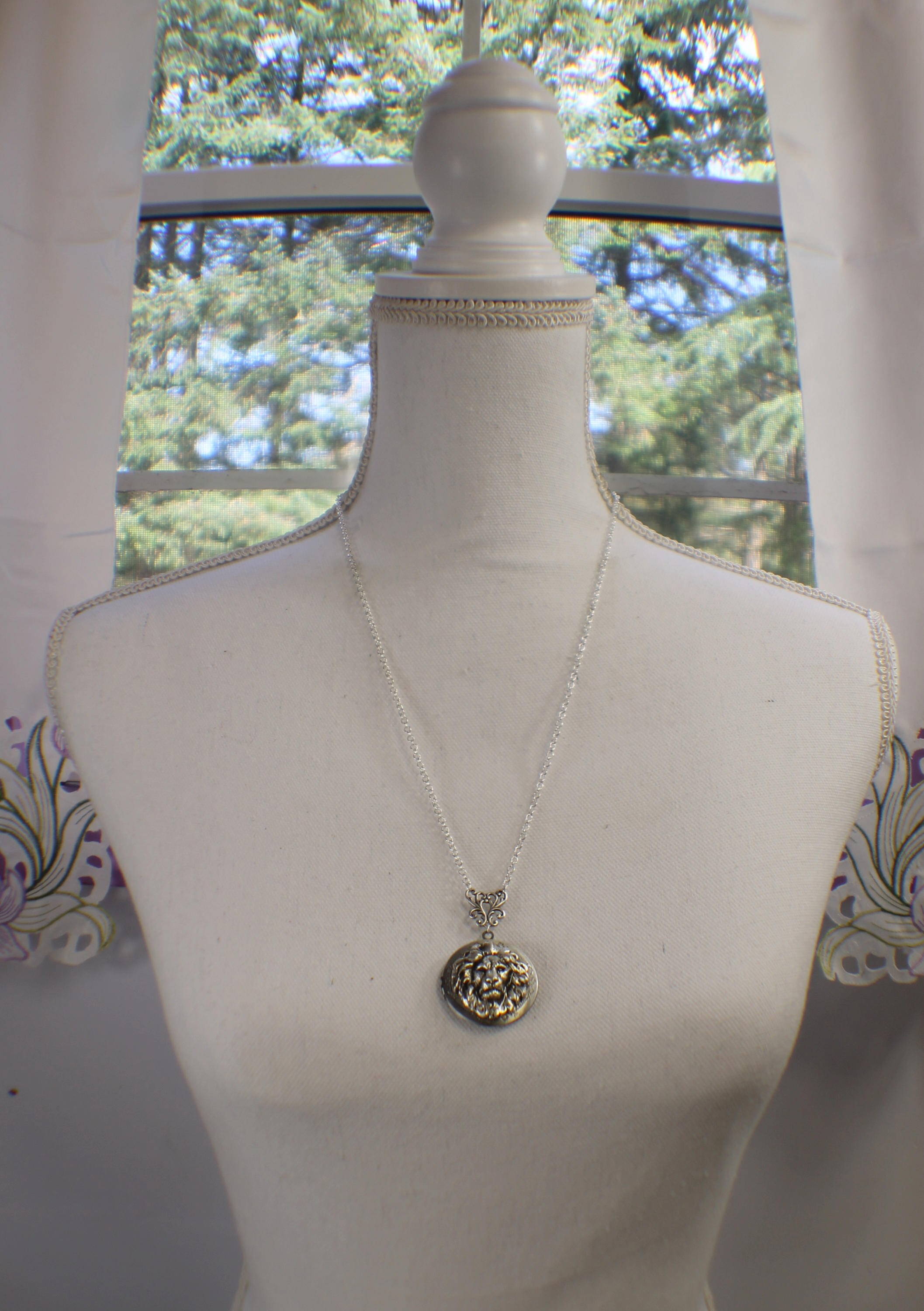 Silver Lion Locket Small Photo Locket Photo Locket Necklace - Etsy Norway