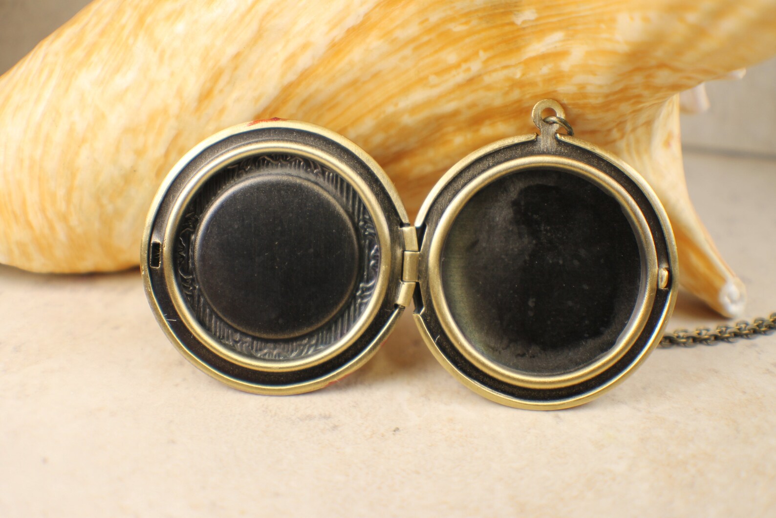 Victorian Style Locket Burgundy Small Photo Locket Photo - Etsy