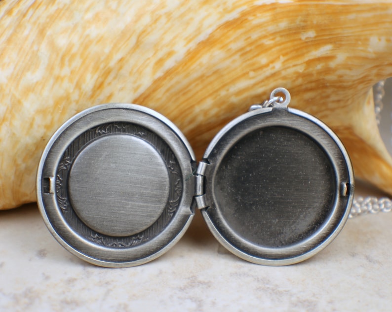 Silver Lion Locket Small Photo Locket Photo Locket Necklace - Etsy Norway