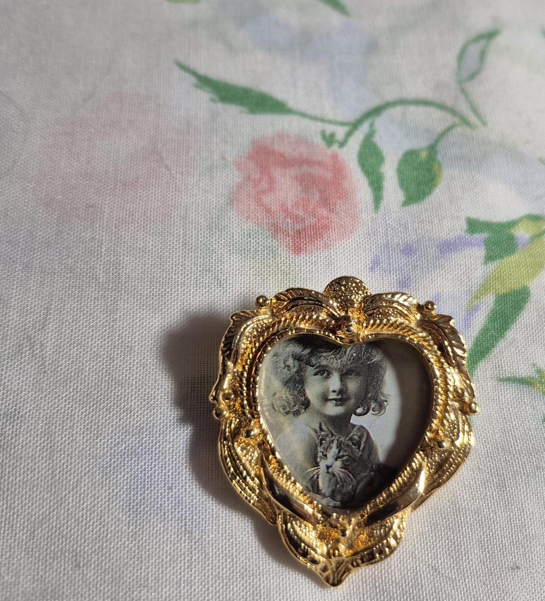 Vintage Gold Tone Picture Frame Brooch - Etsy
