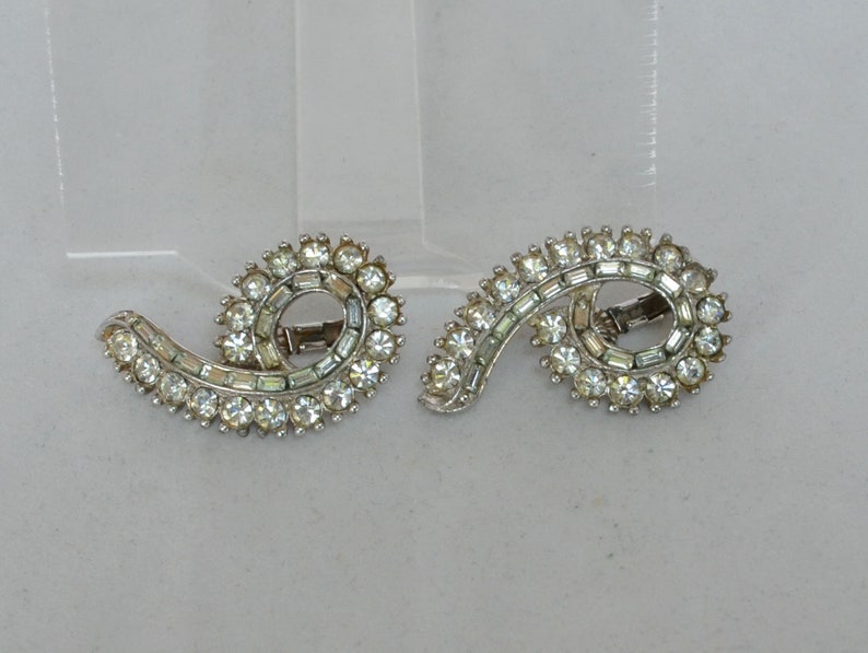 Vintage HENRY BOGOFF Rhinestone Earrings Swirl Design Clip-ons 1940s Tl ...
