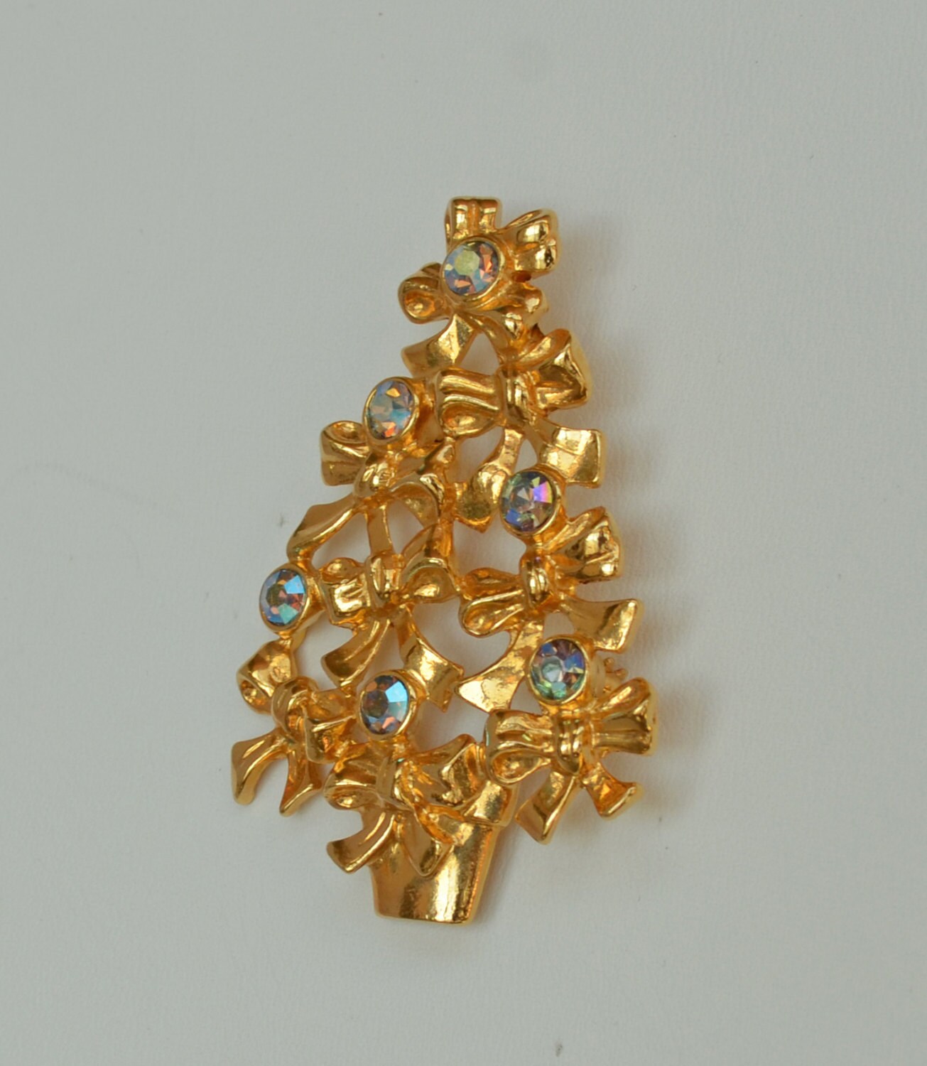 Signed Vintage AVON Christmas Tree Pin Brooch Gold Tone Ribbons and ...