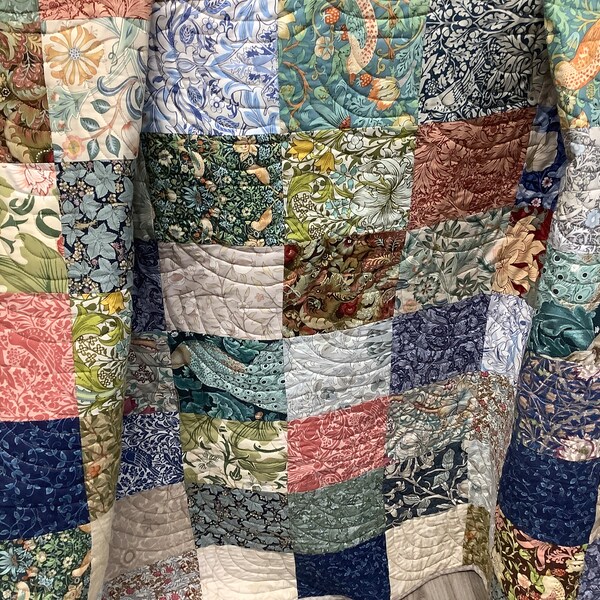 Traditional Quilt - Etsy