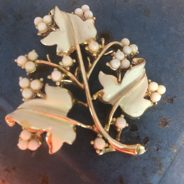 Trifari Pin Brooch - Etsy