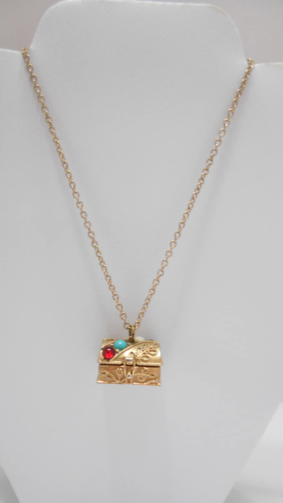 Vintage Avon Queen's Ransom Treasure Chest (3415) Pill Box, Prayer Box ...