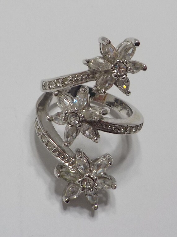 Vintage 2004 Avon RJ Silvertone Multiflower Ring (825… - Gem