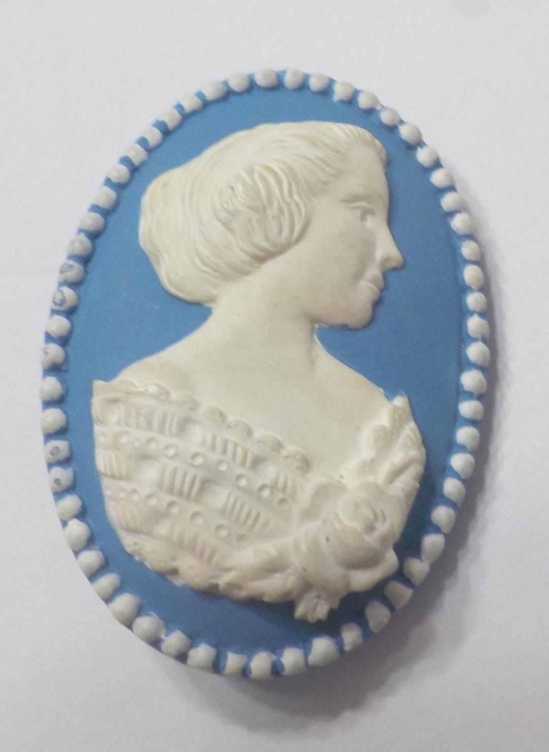 Vintage Hallmark Cards Cameo Brooch (7148) - Etsy