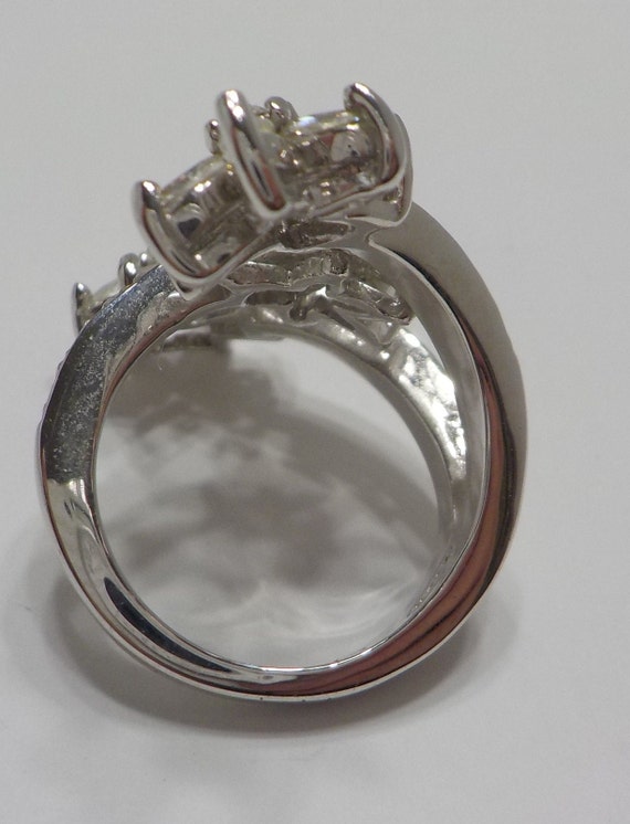 Vintage 2004 Avon RJ Silvertone Multiflower Ring (825… - Gem