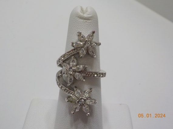 Vintage 2004 Avon RJ Silvertone Multiflower Ring (825… - Gem
