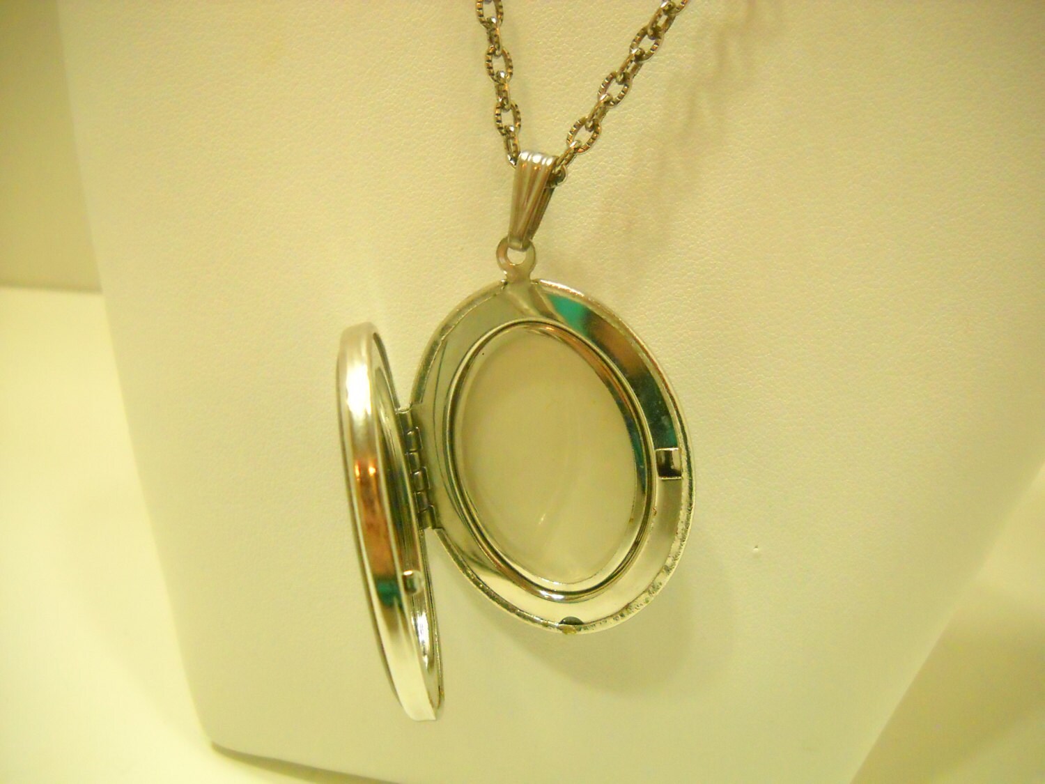 Vintage Hinged Oval Locket Pendant Necklace 4731 | Etsy