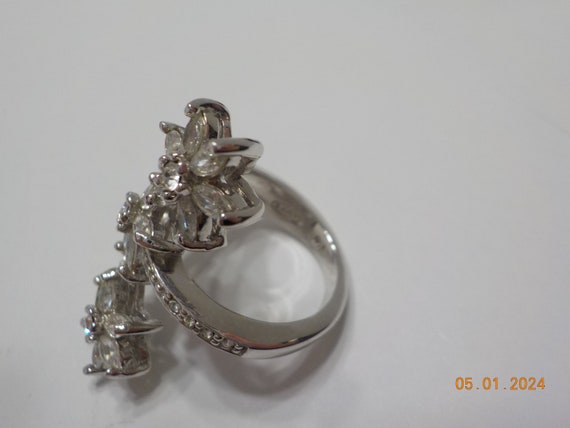 Vintage 2004 Avon RJ Silvertone Multiflower Ring (825… - Gem