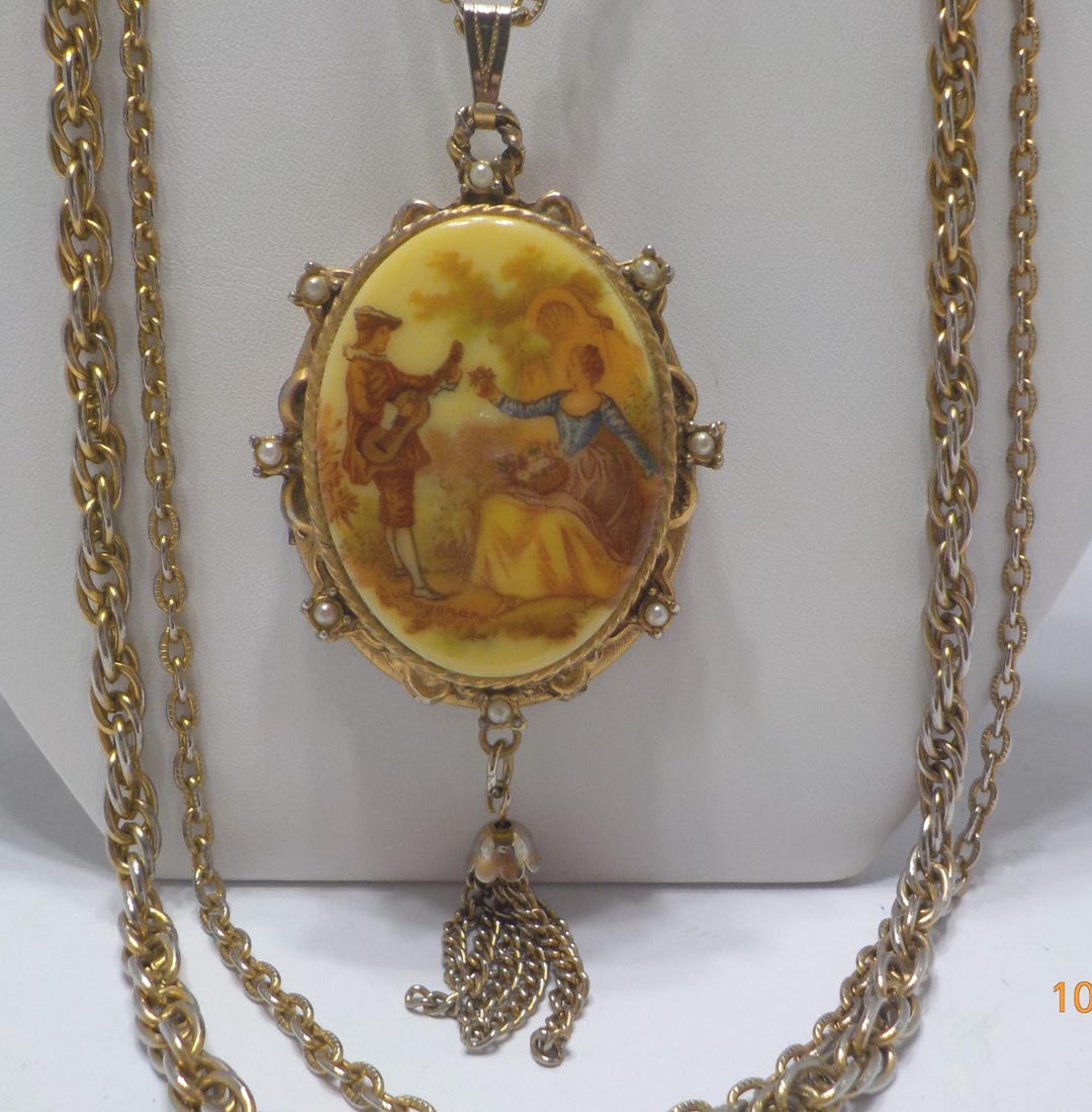 Vintage Rococo Scene Gold Tone Locket Pendant Necklace (1280) Couple in ...