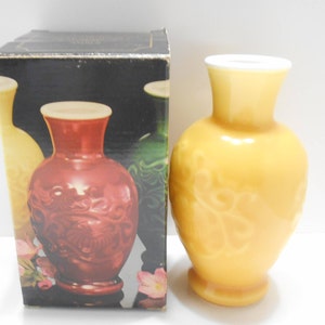 Vintage 1981 Avon Spring Bouquet Fragranced Vase (16-E) Yellow Glass ...