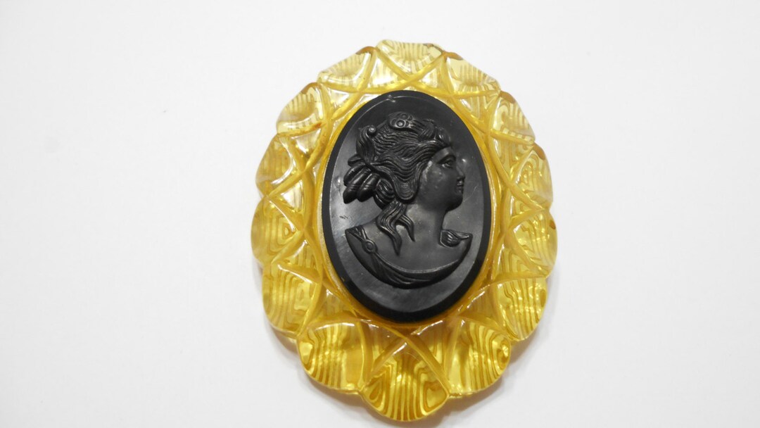 Vintage Large Lucite & Bakelite Cameo Brooch (9681) - Etsy