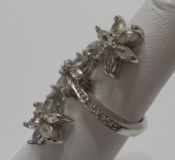 Vintage 2004 Avon RJ Silvertone Multiflower Ring (825… - Gem