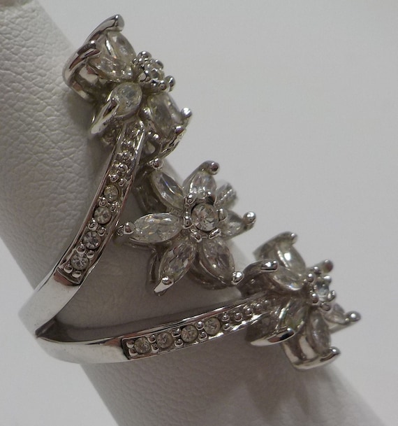 Vintage 2004 Avon RJ Silvertone Multiflower Ring (825… - Gem