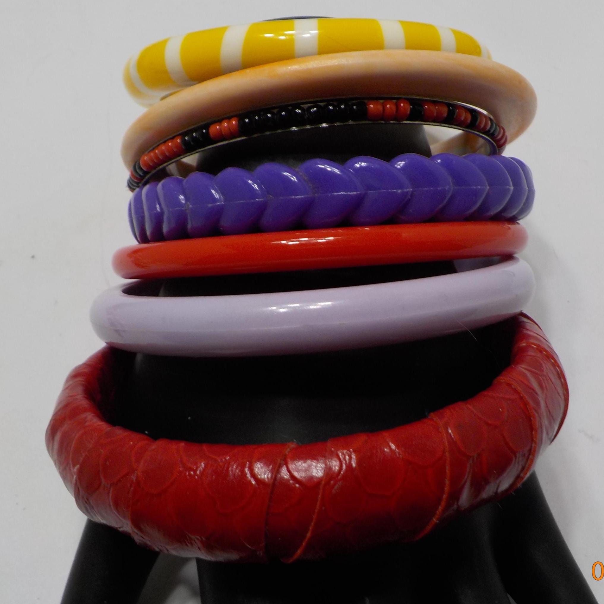 Vintage Lot of Seven Plastic Bangles (6296) Colorful! (18-1) - Etsy