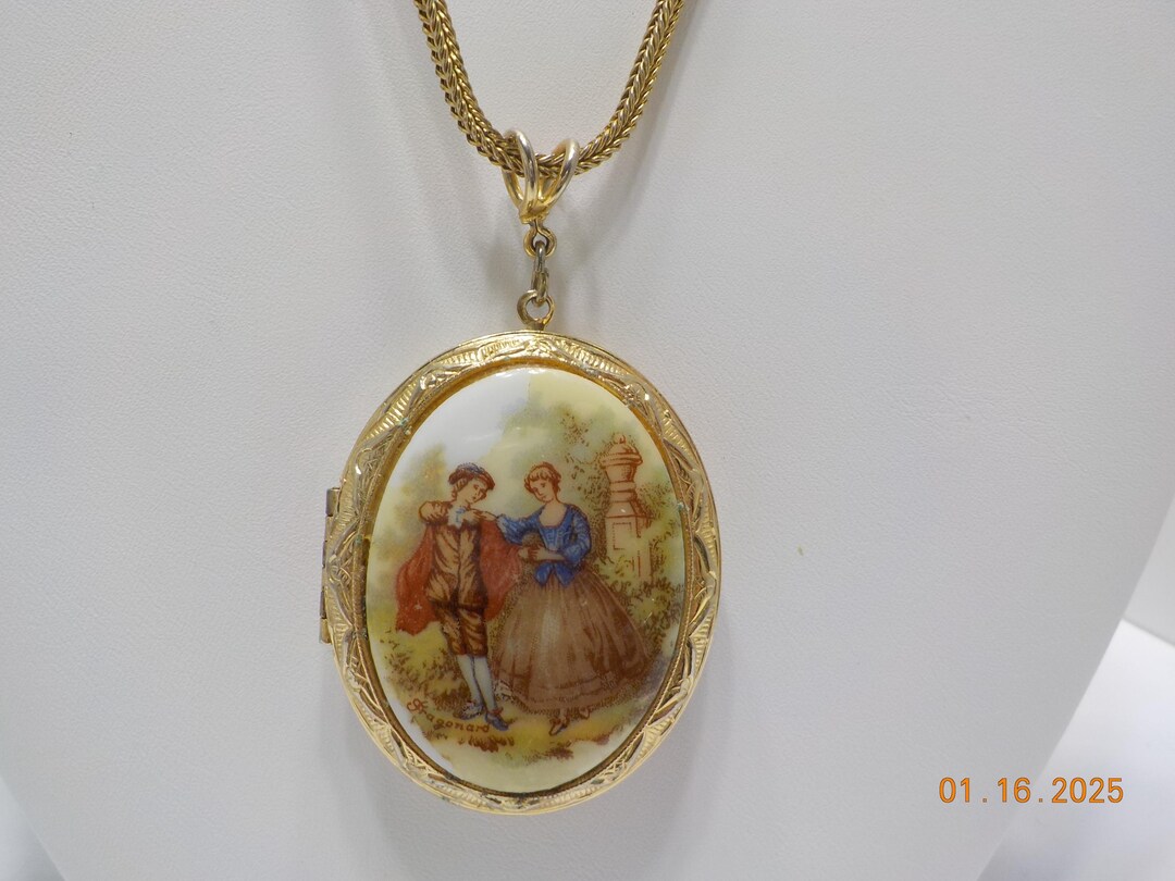 Vintage Rococo Scene Gold Tone Locket Pendant Necklace (2244) Couple in ...