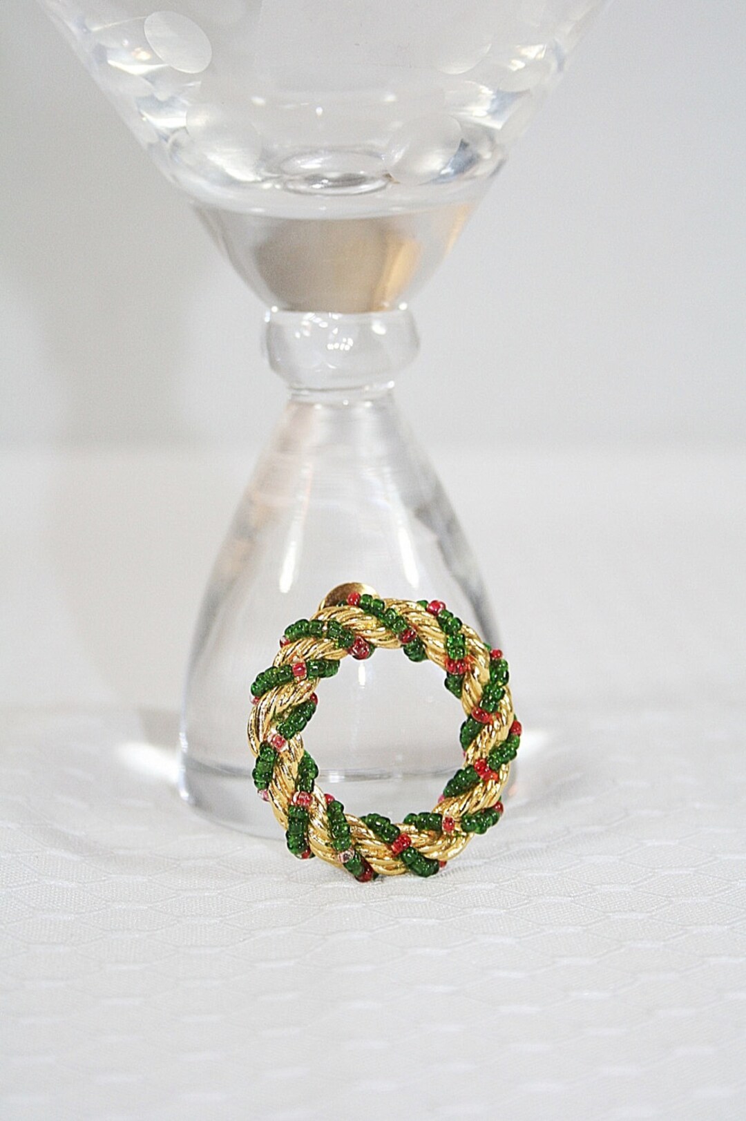 Christmas Wreath Lapel Pin Red Green Gold Holiday Pin Vintage Christmas ...