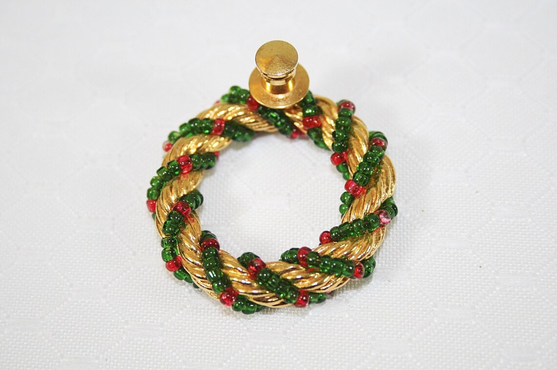 Christmas Wreath Lapel Pin Red Green Gold Holiday Pin Vintage Christmas ...