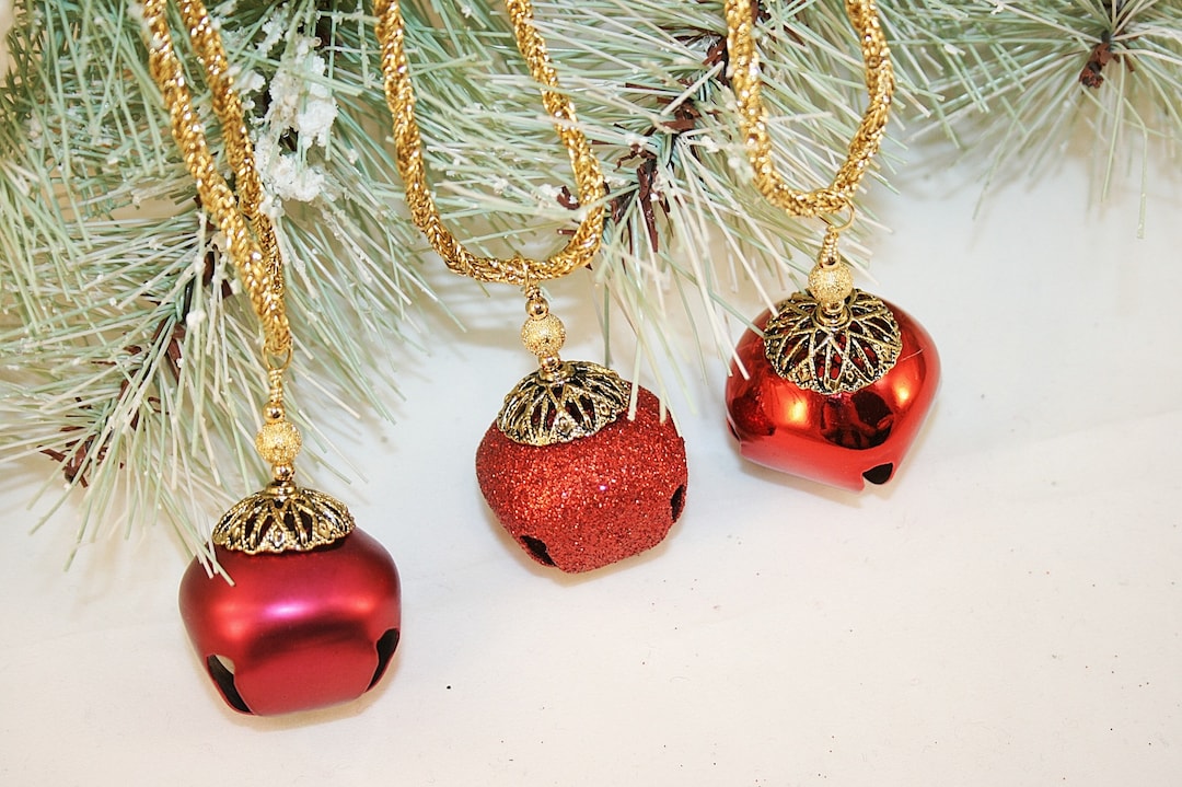Red Jingle Bell Necklace Goldtone Chain Christmas Holiday Necklace ...