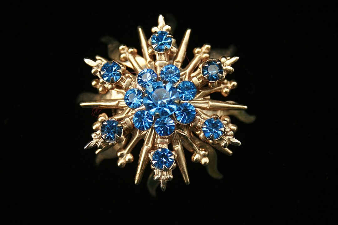 Blue Rhinestone Starburst Pin Brooch Pretty Blue Rhinestones Vintage ...