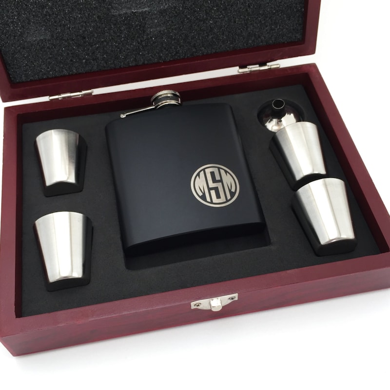 Engraved Flask Set - Etsy