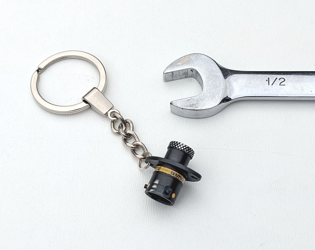 K06: Red Bull F1 Racecar Wiring Plug Keyring Keychain Keyfob Formula 1 ...