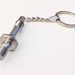 K01: Aston Martin DBR9 Le Mans GT Racecar V12 Engine Part Keyring Gift ...