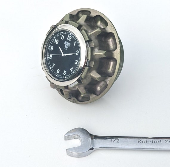 F07: Formula 1 Racecar Wheel Nut Desk Top Clock Williams | Etsy