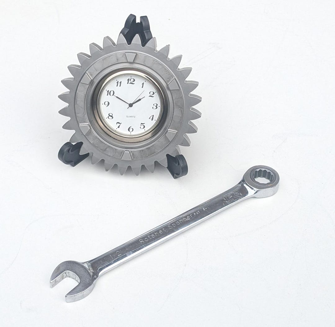 F16: BMW Williams Formula 1 Gear Desk Table Clock Guys F1 Car Racing ...