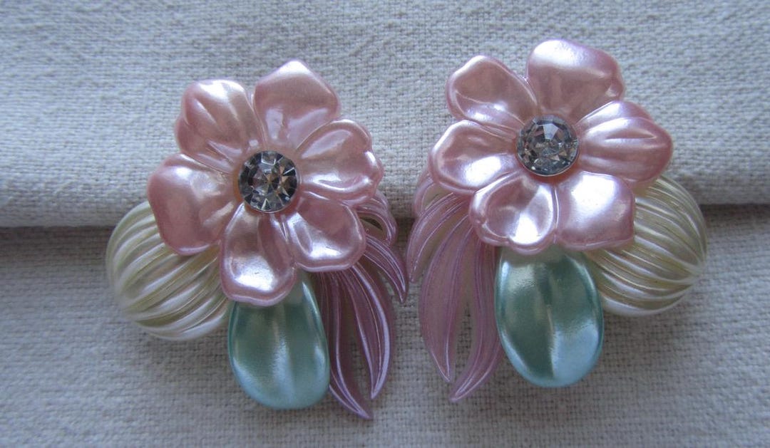 Vintage Large Pink Plastic Flower Clip on Earrings - Etsy