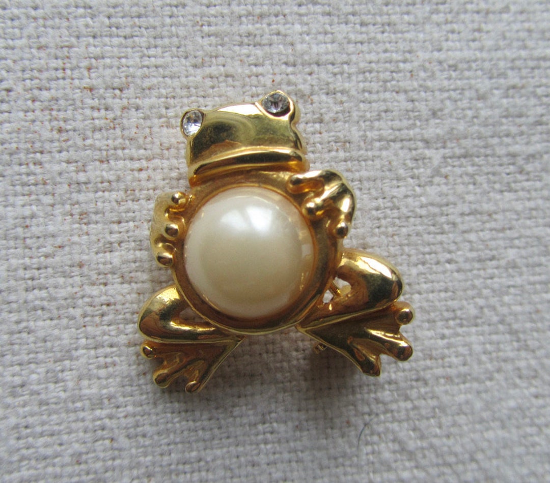 Vintage Gold Tone Ralph Lauren Small Frog Brooch With Faux Pearl and ...