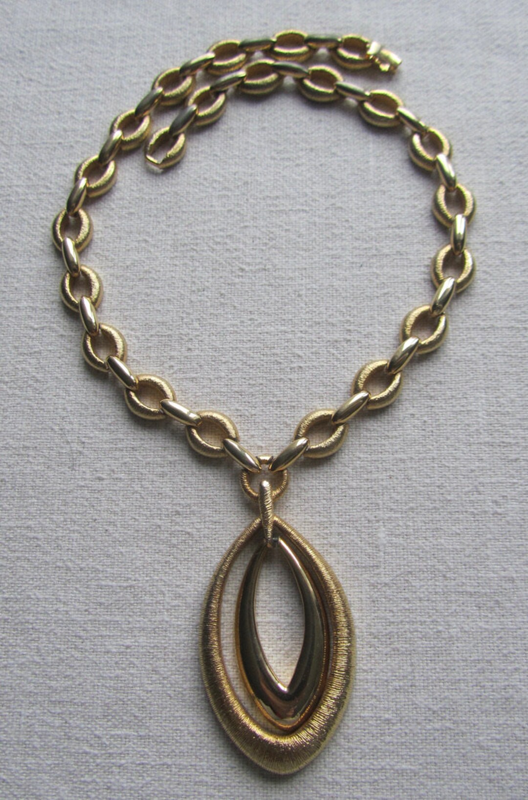 Vintage Gold Tone 80's Necklace With Pendant - Etsy