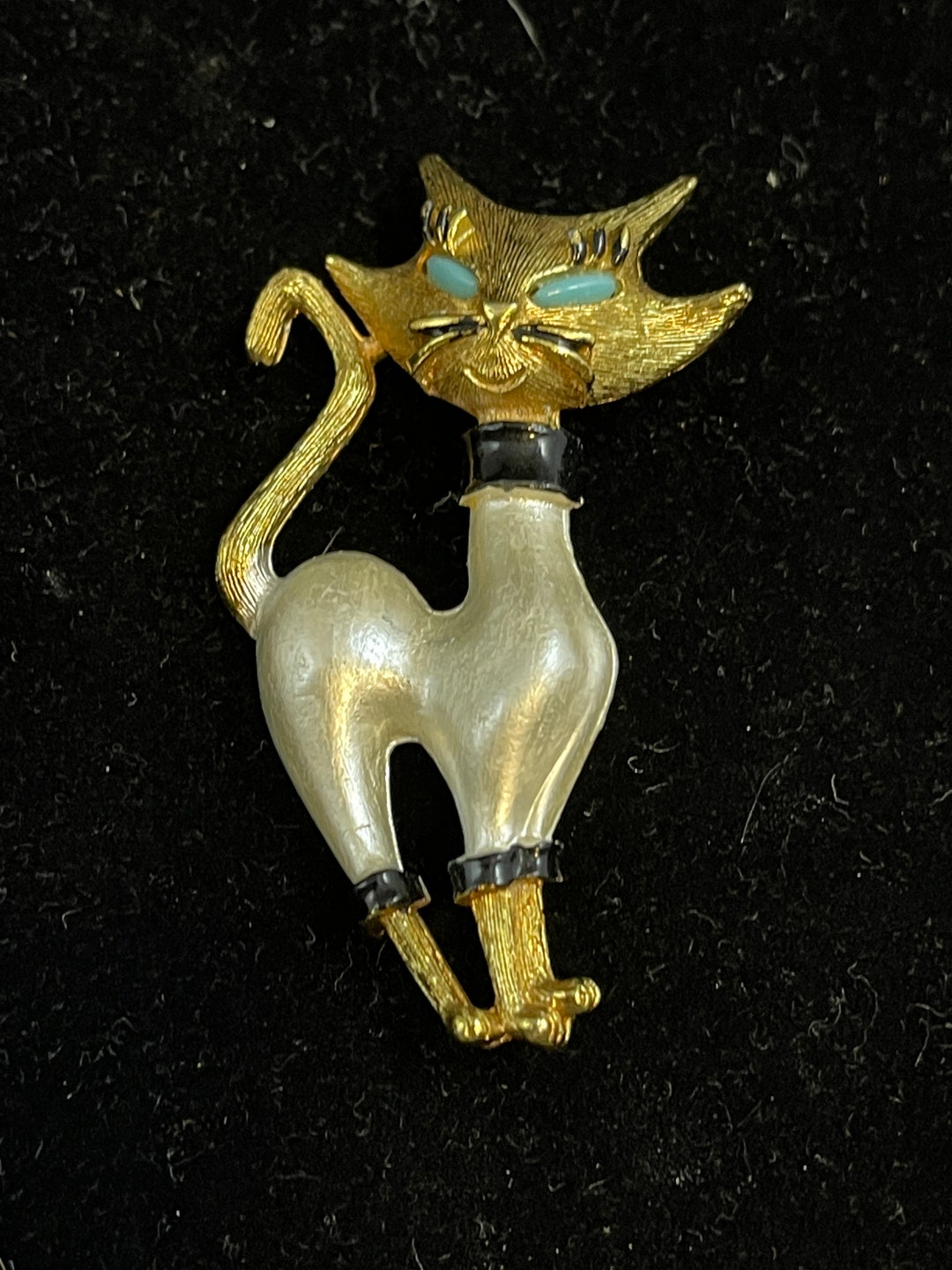 JJ Vintage Cat Pin, Siamese Cat, White and Black, on Gold Tone Metal ...